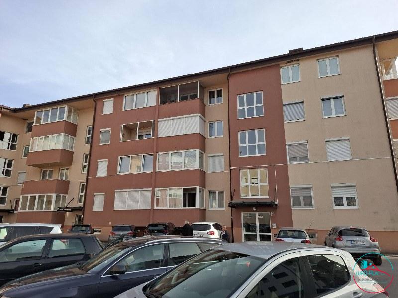 Moderno namješten i useljiv stan Mala Lisa